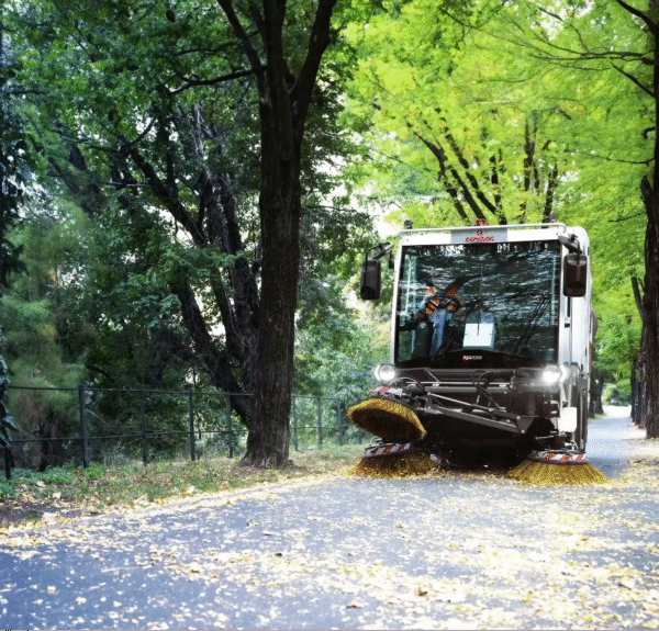 COMAC HP4000 street sweeper - E-commerce Intercare